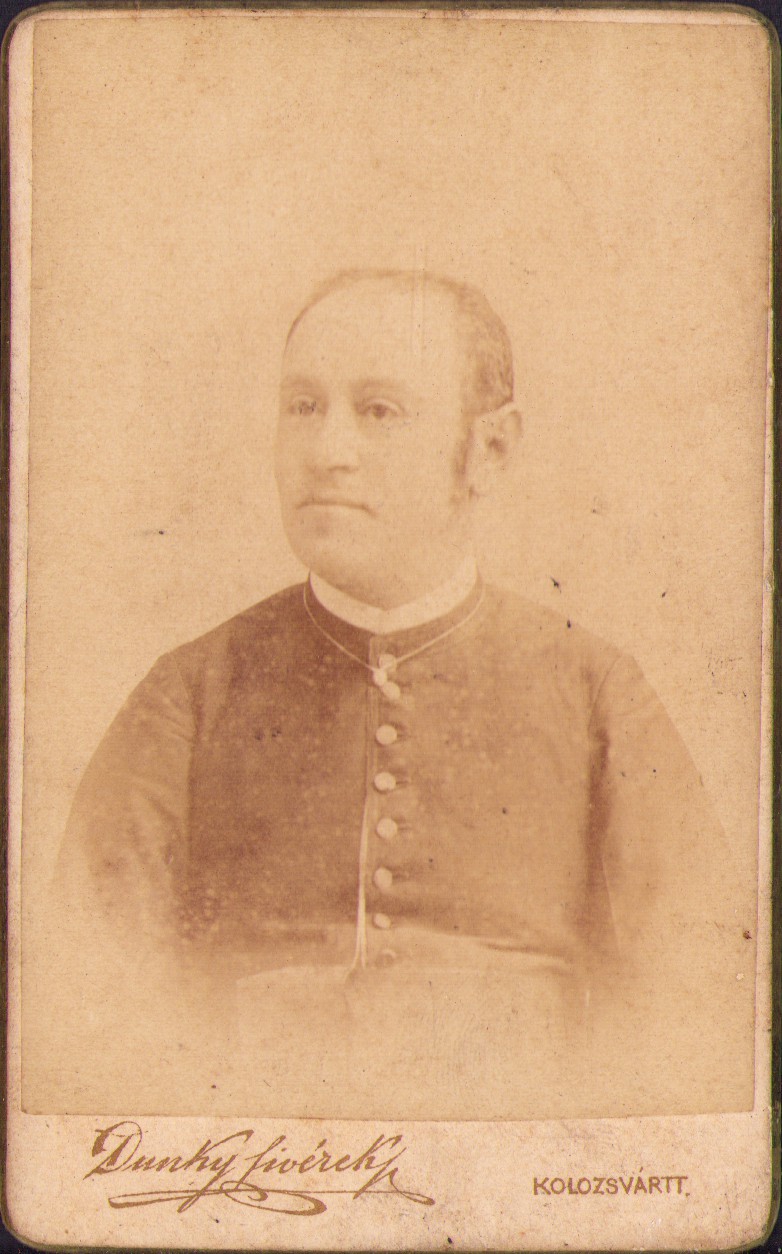 Novák Gergely, preot catolic armean, profesor la Gherla, studio Dunky ...